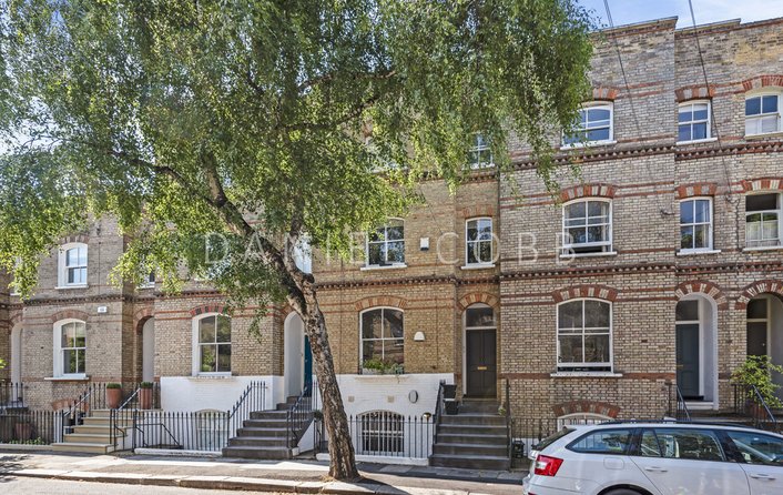 Buying and Selling property in London | Daniel Cobb